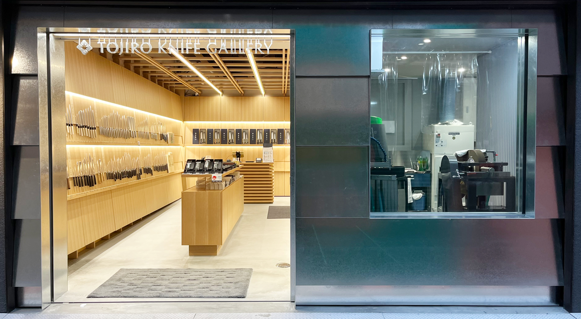 TOJIRO JAPAN I More than just sharpness